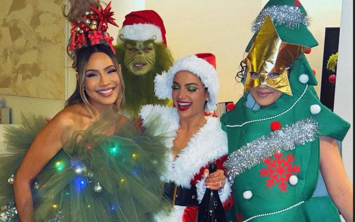 50 Christmas Party Costume Ideas That Totally Slay Your Bash - Creative ...